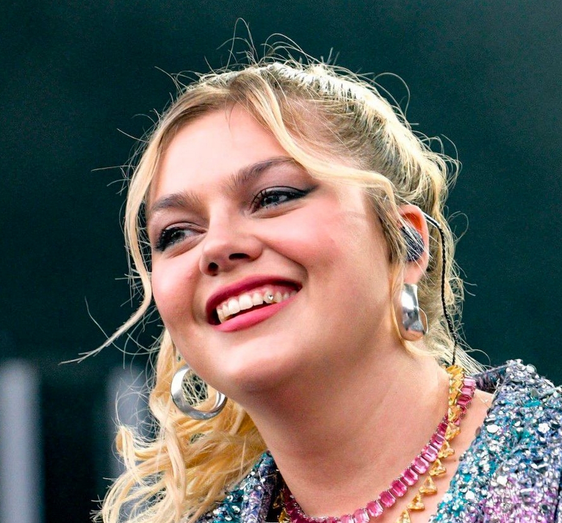 Louane bikini tatouages jpg Louane bikini tatouages jpg